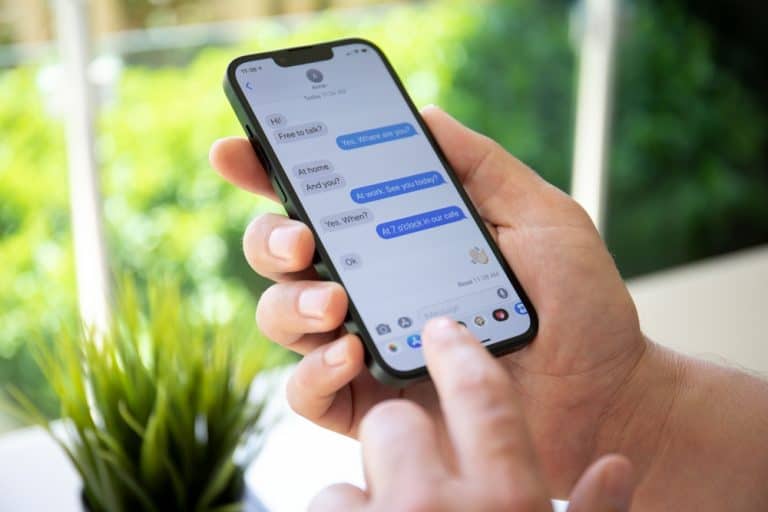 How To Fix iMessages From Green to Blue | ITGeared