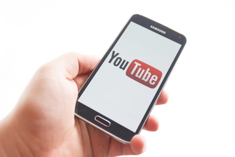 How To Use 7tv Emotes on Twitch | ITGeared