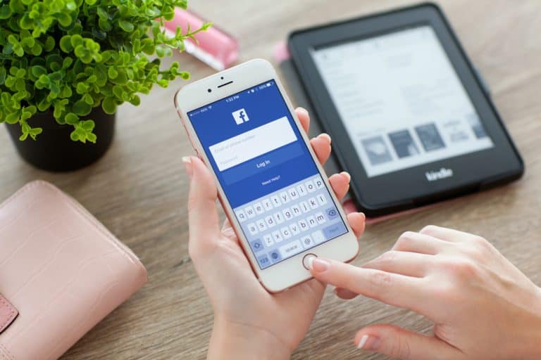 How To Accept Messenger Request Without Replying | ITGeared