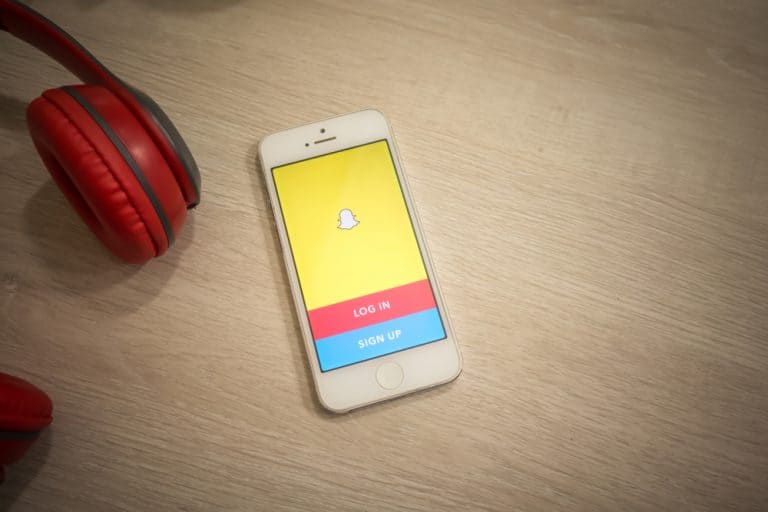 How To Add Celebrities on Snapchat | ITGeared