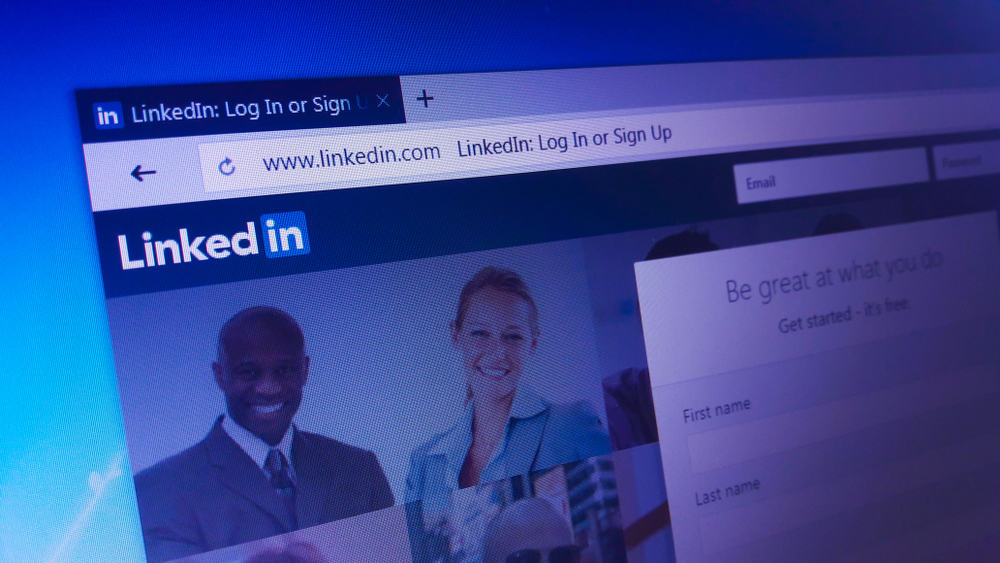 How To Add Experience On LinkedIn ITGeared