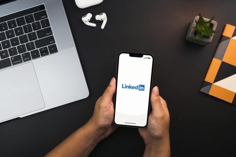 How To Add Projects to LinkedIn | ITGeared