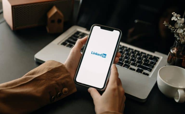 How To Add Volunteer Experience to LinkedIn | ITGeared