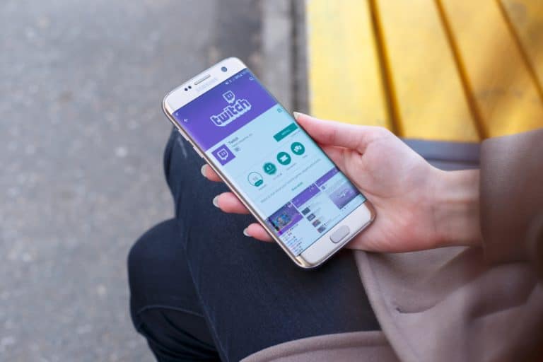 How To VIP Someone on Twitch | ITGeared