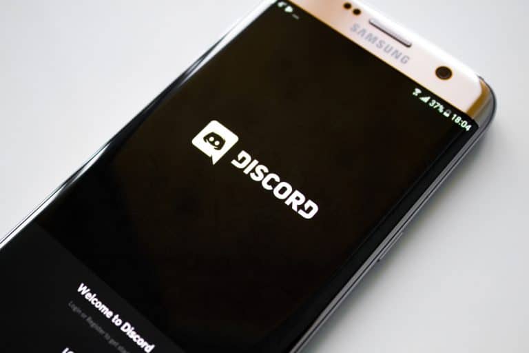 How To Move Roles on Discord Mobile | ITGeared