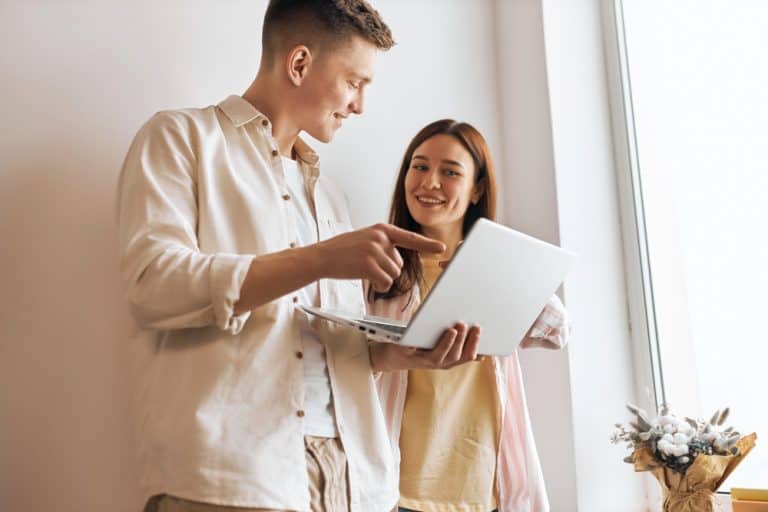 How To Connect Camera to Computer for Zoom | ITGeared