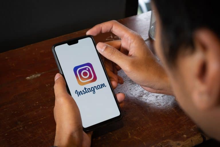How To Blur a Picture on Instagram? | ITGeared