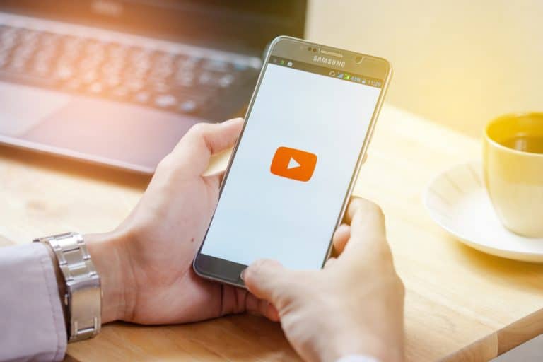 How To Minimize YouTube | ITGeared