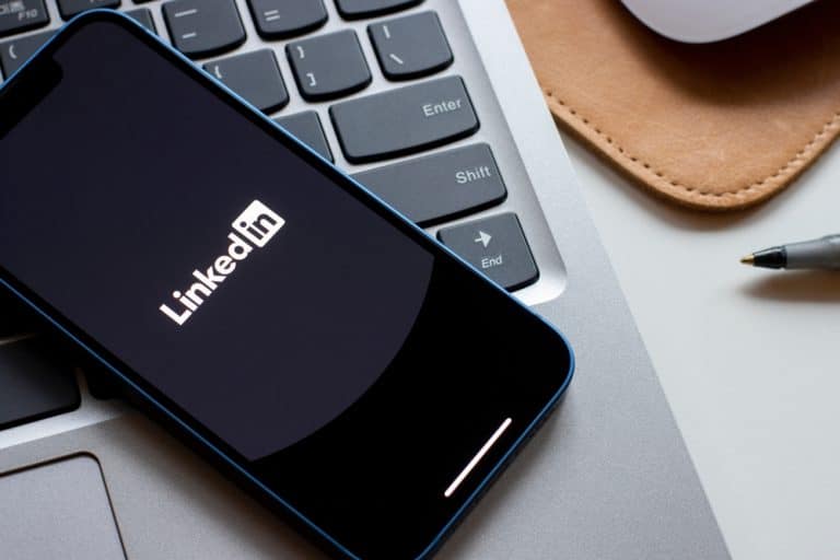 How To Change Background on LinkedIn? | ITGeared