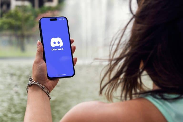 How To Chat With Someone on Discord | ITGeared