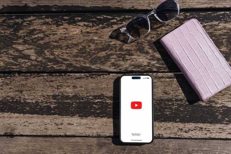 How To Loop a Song on YouTube | ITGeared