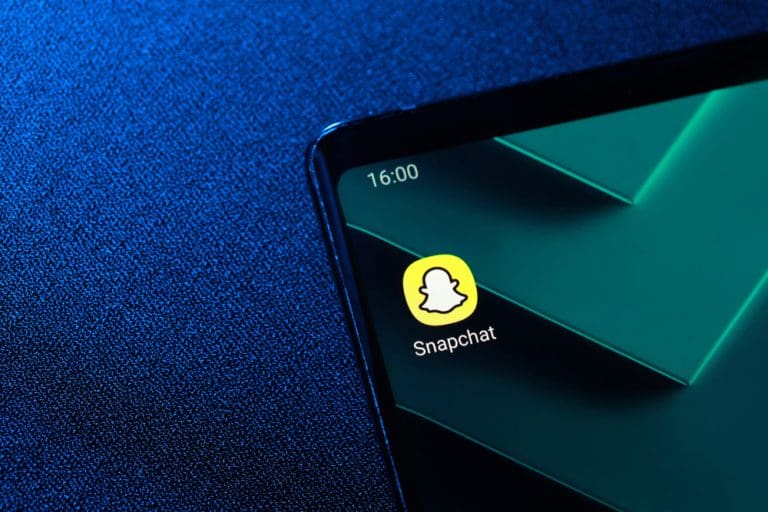 How To Draw in White on Snapchat? | ITGeared
