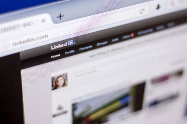How To Update LinkedIn Profile Without Notifying Contacts | ITGeared