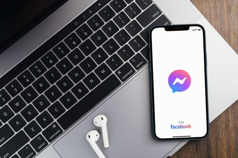 How To Forward Messages on Facebook Messenger | ITGeared