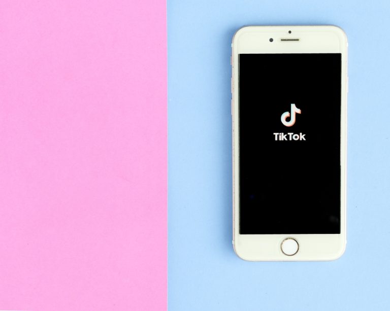 How To Do Split Screen on TikTok | ITGeared