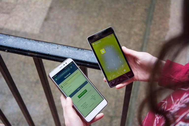 How To Log Out of Snapchat on All Devices | ITGeared