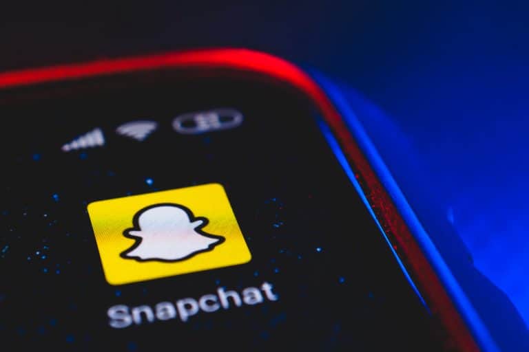 How To Send a Pic on Snapchat? | ITGeared