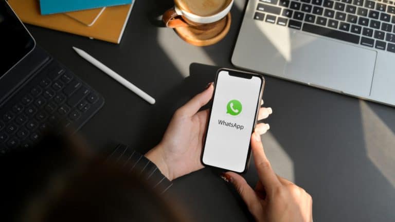 How To Ping Someone on WhatsApp? | ITGeared