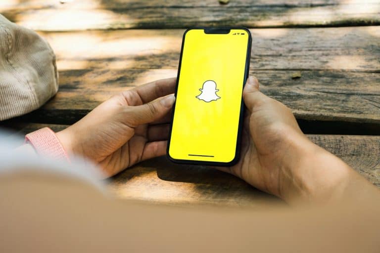 How To Start a Conversation With a Girl on Snapchat | ITGeared