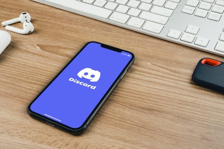 How To Play Music Through Microphone on Discord | ITGeared