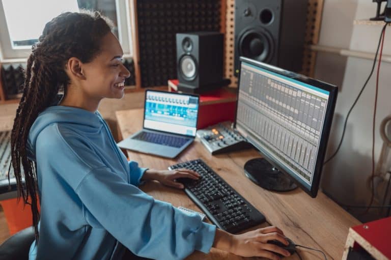 How To Add FM Bot in Discord? | ITGeared