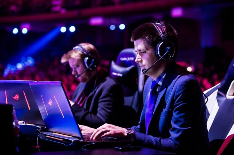 How To Watch Multiple Twitch Streams | ITGeared