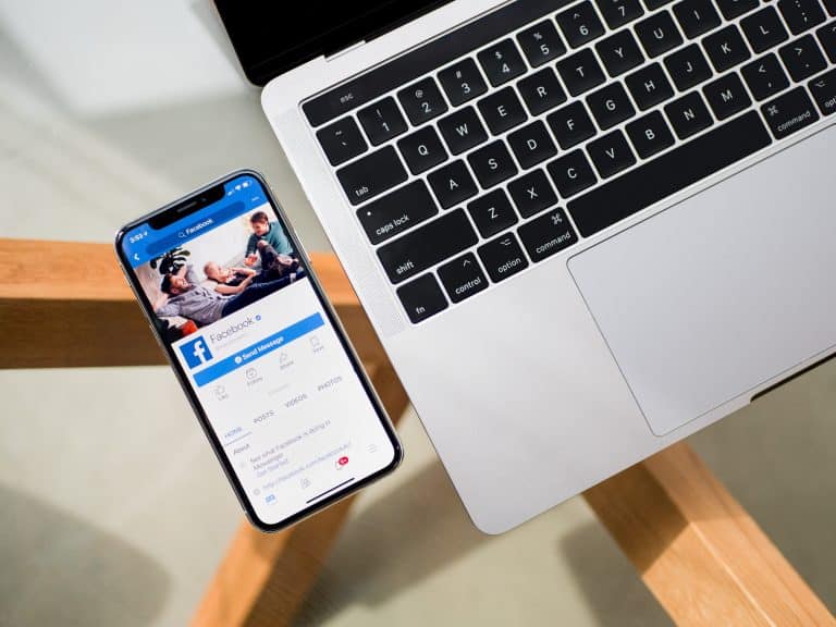 How To Upload a Full Profile Picture on Facebook | ITGeared