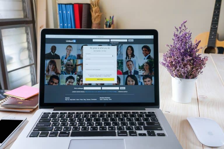 How To Add Bullet Points on LinkedIn | ITGeared