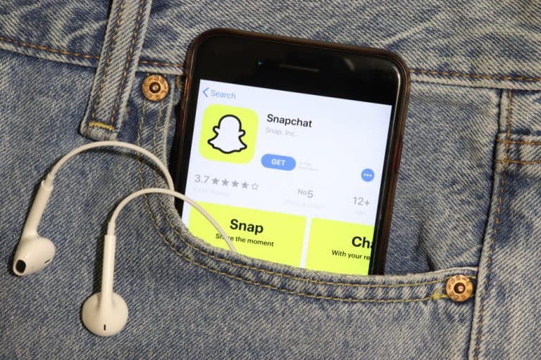 How To Switch Accounts on Snapchat | ITGeared