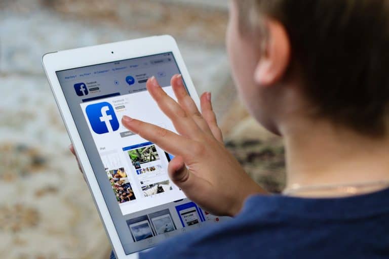 How Do I Get My Facebook Back to Normal Size on Tablet | ITGeared