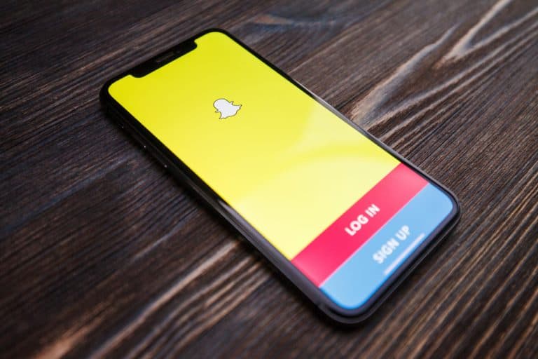 How To Find Someone's Location on Snapchat | ITGeared