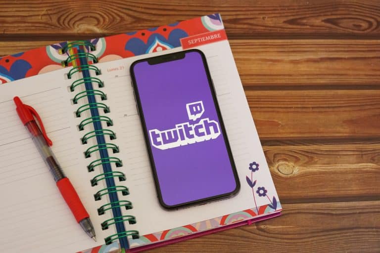 How To VIP Someone on Twitch | ITGeared