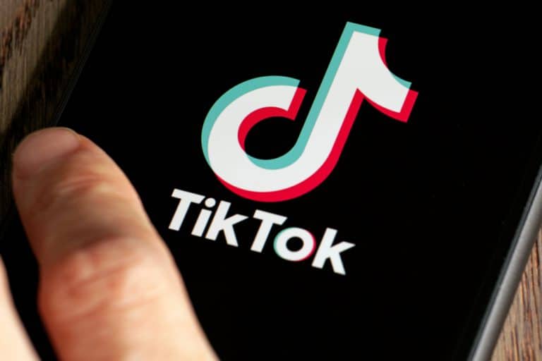 How To Do Split Screen on TikTok | ITGeared
