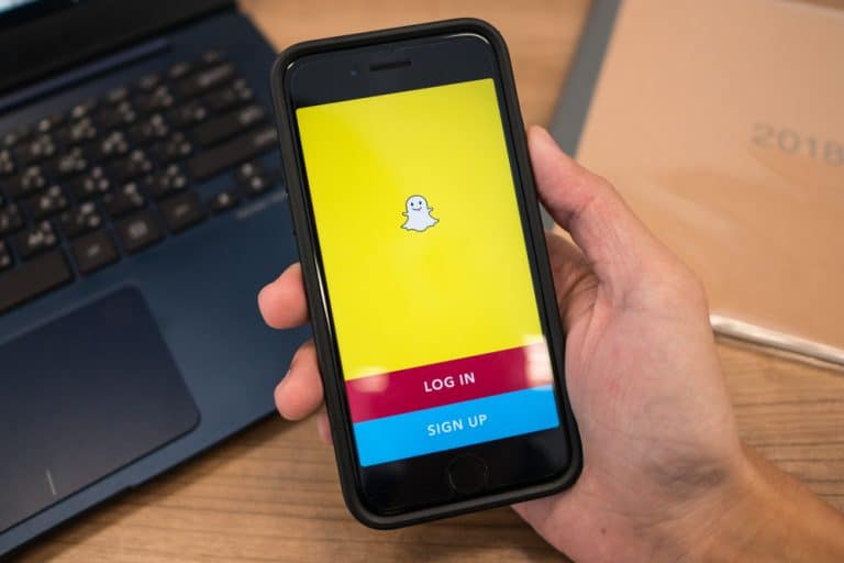 How To Log Out of Snapchat on All Devices | ITGeared